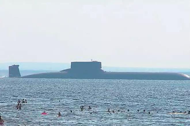 Project Akula: nuclear-powered submarine qhov loj ntawm lub dav hlau thauj khoom