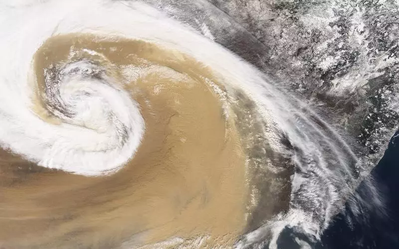 Uma parede de areia no ar: como o hubub nasce