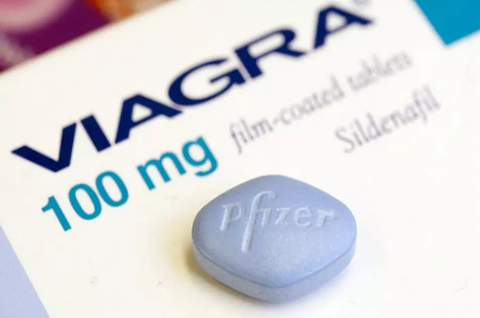 Viagra Angina sanannen suna ne na ciwon kirji, musamman ma spasms a cikin jijiyoyin jijiyoyin jini. Kamfanin harhada magunguna Pfizer ya samar da wani maganin da ake kira UK92480 don takaita wadannan jijiyoyin da rage radadin ciwo. Koyaya, kwayar da ta gaza a asalin manufarta tana da tasirin sakamako mai ƙarfi (mai yiwuwa kun yi hasashen wanne) kuma daga baya aka sake masa suna Viagra. Pfizer ya sayar da darajan dala miliyan 288 na waɗannan ƙaramin shuɗi.