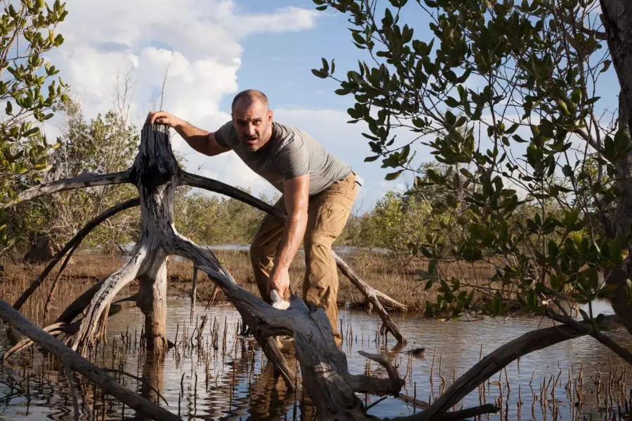 Die Tunguska -natuurreservaat is veral gewild, waar 'n groot meteoriet net meer as 100 jaar gelede oor die oppervlak ontplof het - as gevolg hiervan is bome binne 'n radius van meer as 2 000 vierkante kilometer afgekap. Geen puin of puin van die beweerde hemelliggaam is nog gevind nie - berigte verskyn gereeld daaroor, maar nog nie een is as betroubaar erken nie. Daarom streef liefhebbers van raaisels telkens na die oewers van die Tunguska, maar hierdie reis is een van die mees ekstreme, aangesien oriëntering in die taiga nog 'n soeke is.