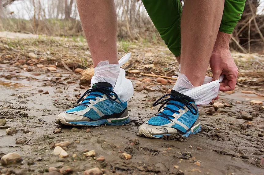 Socks We are sure that most of you have at least once had to resort to this method, when, for example, you got a lot of wet shoes in the rain. Put a plastic bag over or in place of your socks and your feet can stay dry for a long time. Even if the shoes are not yet wet, but you expect this to happen, put on the bags in advance, and then the socks, which usually act as a pump, will be insulated, and the shoes will not get so much wet and dry faster. In addition to moisture, the bags also retain heat well at cold temperatures.