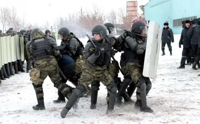 SWAT türmesi: adaty garawullar şowsuz bolanda kompaniýa gelýär