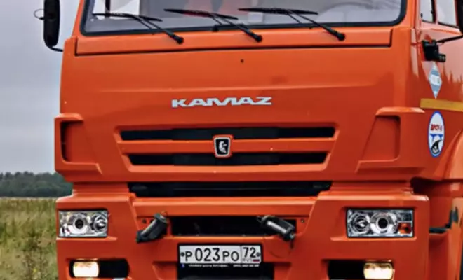 Hoeke op die KAMAZ -kajuit: die truuk van Sowjet -ingenieurs 1392_3