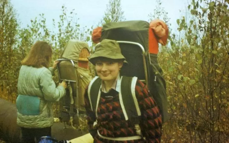 Jakar jakar jakunkuna na masana'anta (Abalakovsky ko "Ermak") bai isa ga kowa da kowa ba, sannan masu sana'ar hannu masu koyar da kansu sun ƙirƙiri jakar jakunkuna na samarwa, da farko daga tarpaulin, ɗan nailan daga baya. Yawancin lokaci, jakar jakunkunan Soviet sun yi wa masu su hidima fiye da shekaru goma sha biyu.