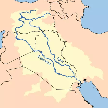 لغات الموز هي مجموعة من اللغات القديمة لشعوب وادي دجلة والتي اختفت مع وصول السومريين. لا يعرف العلماء وجود هذه اللغات إلا بفضل الأسماء التي نجت حتى عصرنا ، وحتى ذلك الحين فقط في النسخ السومري.