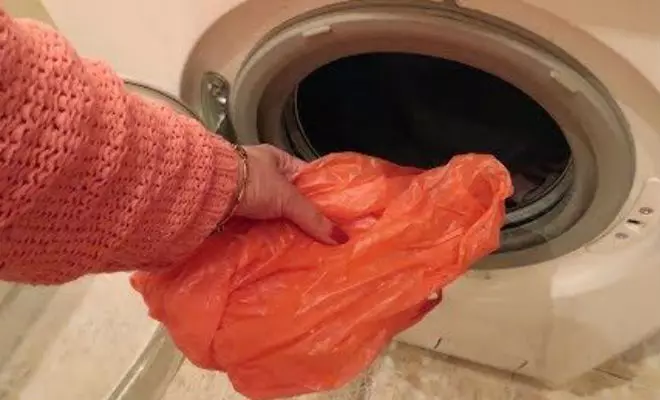 Ibutang ang bag sa washing machine: limpyohan ang mga sinina nga adunay static nga elektrisidad