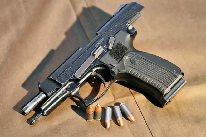 Rook: ang pangunahing pistol sa hukbo ng Russia