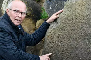 230 ára dulmál: vísindamenn hafa skilið kóða forna steinsins