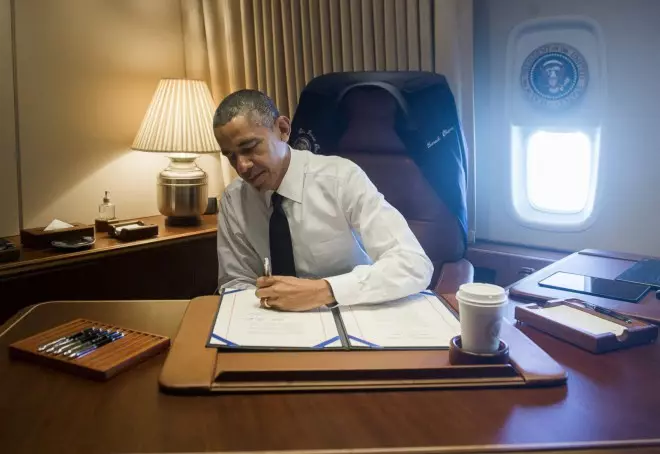 GTY_air_force_one_obama_jef_150324_16x11_1600