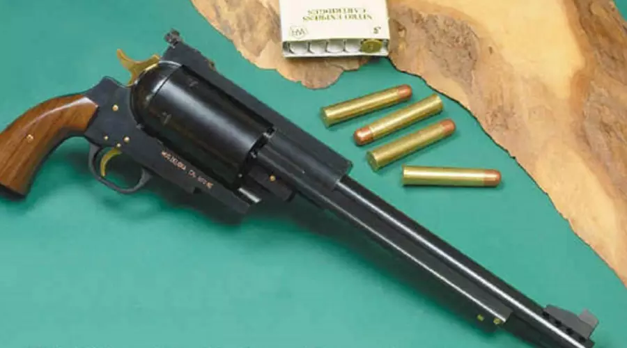 Pfeifer Zeliska 600 Nitro Express, olduqca müvəffəqiyyətli bir Avstriyalı silah ustası və həvəskar ovçu Adolf Zeliska, dünyanın ən güclü revolverinin layihəsini hazırladı. 1955 -ci ildə Celiska öz layihəsini Pfeifer sənətkarlarına gətirdi və başlarının arxasını cızdıqdan sonra 6 kiloqram ağırlığında bir barel uzunluğu 55 santimetr olan bir şey hazırladılar. Heç bir geri çəkilmə qurğusu verilmir: ya stokla vurursan, ya da qaçılmaz bir əl zədəsinə görə istefa verirsən. Tabancanın ağız enerjisi böyük bir 6230 J -dir. Bir fil gövdəsinə teğet vuruşla belə yıxıla bilər.