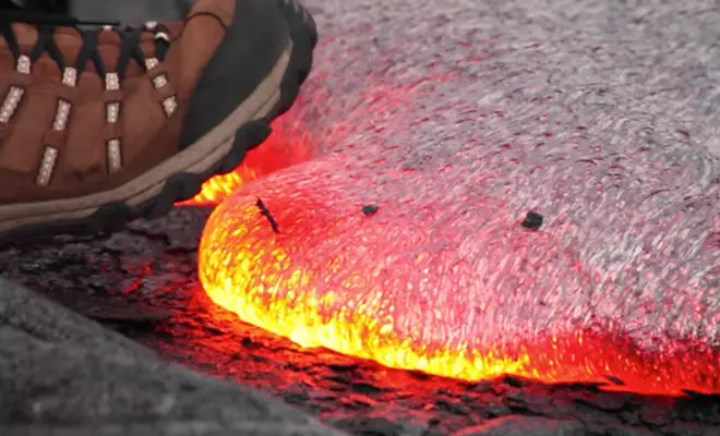 Botas de magma: el espeleólogo se metió en la lava y miró el resultado