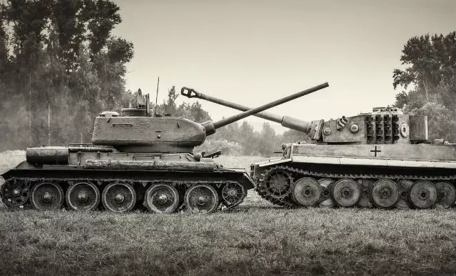 T-34 het teen die Tiger gegaan: die eerste byeenkoms van die hooftenks van die Tweede Wêreldoorlog