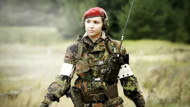 As forças especiais russas Spetsnaz somente nos últimos anos começaram a aceitar ativamente mulheres oficiais em suas fileiras. A maioria deles luta em unidades mistas, no entanto, também existem unidades que são totalmente formadas por meninas.