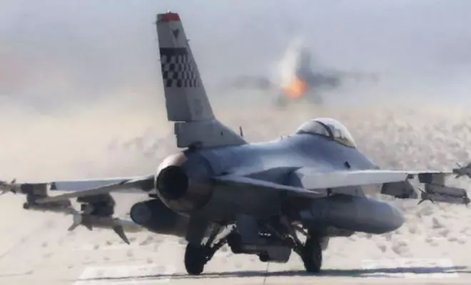 F-16 की पहली उड़ान के गुप्त वीडियो ने नेटवर्क पर धूम मचा दी: इसने कभी उड़ान नहीं भरी