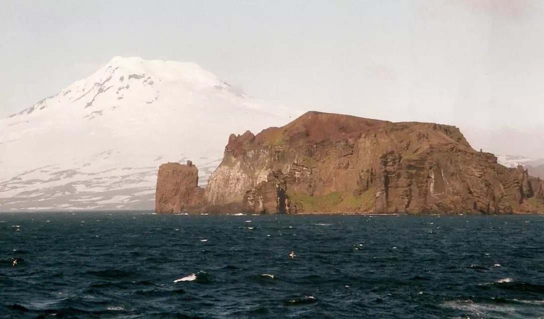 Jan Mayen, Norwegen Sonnenstunden pro Jahr: 823 Und der Titel der düstersten Stadt der Welt geht feierlich an den Norweger Jan Mayen. Streng genommen erreicht dieser Ort keine normale Stadt – die gesamte Bevölkerung ist das Servicepersonal mehrerer großer staatlicher Stationen.