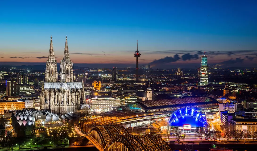 Köln, Németország Évente vasárnap: 1504 Köln második, félig hivatalos neve a Rajna-i Metropolis, amely tükrözi a város valóban magas rangját, az ország legnagyobb és legrégebbi kulturális központját. A nap hiánya mellett Kölnnek egyszerűen nincs mit hibáztatnia.