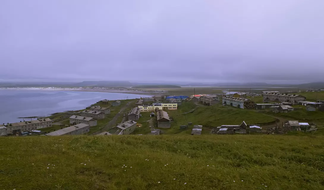 Nikolskoye, Rússia Hores de rellotge de sol a l'any: 992 Nikolskoye continua sent l'únic assentament de la gran regió aleutina. Només aquí podeu conèixer els aleuts més reals: excepte ells, gairebé ningú és capaç de sobreviure en condicions locals. Un dia assolellat aquí és un fenomen rar i sorprenent.