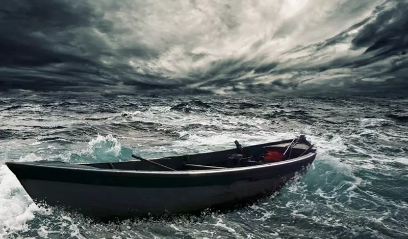 El barco del hombre fue arrojado al mar y vivió en él durante 14 meses.