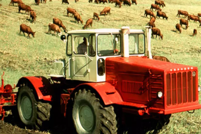 Awọn tractors 7 lati USSR ti o di arosọ