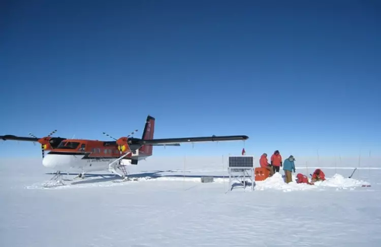 Plateau, East Antarctica Americká vedecká stanica „Plateau“ ukončila svoju činnosť v roku 1969. Najnižšia teplota zaznamenaná na stanici je -73,2 ° C.