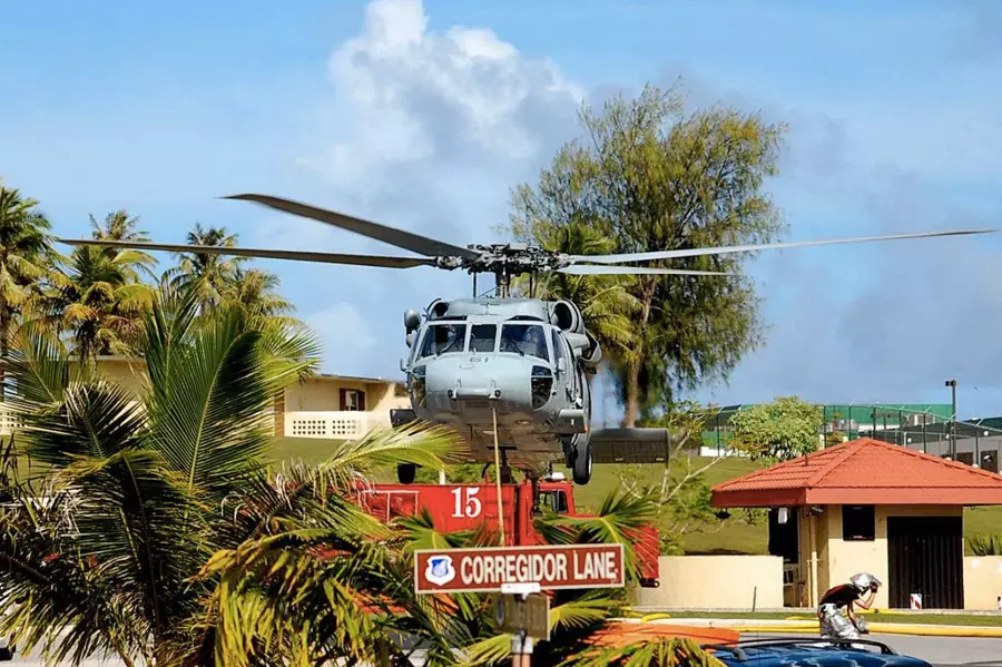 Scenario Guam Apocalypse: Robot Wars In fuga da orde di robot arrabbiati, dirigiti verso l'isola di Guam, situata nella parte occidentale dell'Oceano Pacifico. Il posto è ottimale come rifugio perché, in primo luogo, è un'isola e i robot, come sappiamo, non sanno nuotare, e, in secondo luogo, è la più grande base militare strategica degli Stati Uniti nell'Oceano Pacifico, il che aumenta significativamente le tue possibilità di sopravvivenza .