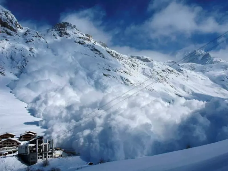 Mutemo # 8 Kazhinji avalanches anoitika pamatope ane nzvimbo yakatetepa pakati pe35 kusvika 45 degrees. Iko kutsvedza kuri pasi pemadhigirii makumi matatu, izvi zvinoita hazviitike.