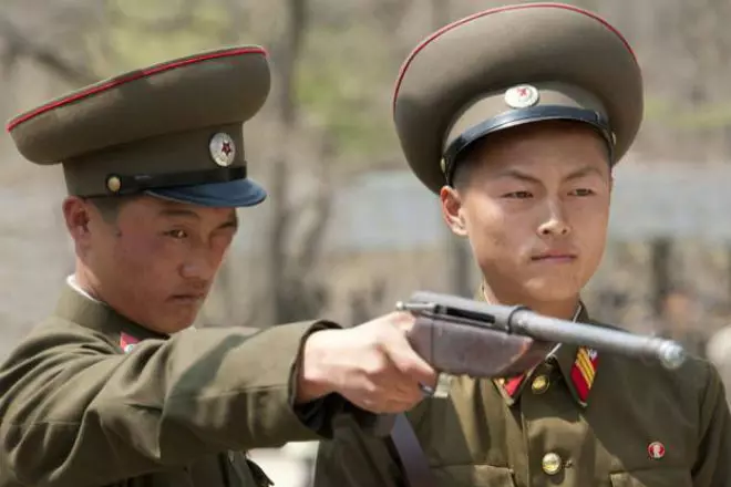 Hoe soldaten tsjinje yn it leger yn Noard -Korea