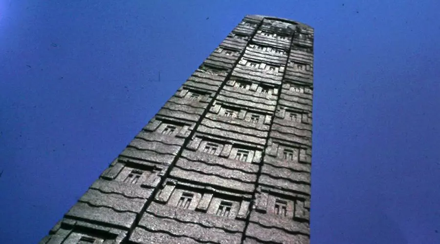 Aksumer Obelisk Der berühmte Aksumer Obelisk, der 1700 Jahre alt ist, wurde 1937 von den Nazis gestohlen. Der Prozess hat Italien bereits mehr als 13 Millionen Dollar gekostet - es wird erwartet, dass das Artefakt bald in seine Heimat zurückkehrt.