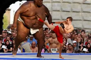 Agbara awọn ọkunrin ti o sanra ni oruka MMA: awọn titani iwuwo lọ lodi si awọn Aleebu