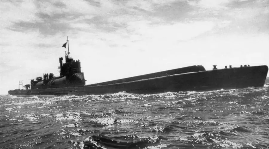 Submarino de oro A finales de 1944, el submarino japonés I-52 transportaba una gran carga de oro a Alemania. En el camino, el comandante decidió atacar el convoy estadounidense, pero no calculó las fuerzas y el submarino se hundió junto con toda la tripulación. Muchos han intentado encontrar la preciosa carga. En 1990, apenas un tal Paul Tidwell pudo encontrar los restos de un submarino y cajas vacías cerca. Se desconoce quién y cuándo levantó el oro, y si realmente lo fue.