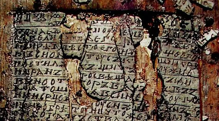 Novgorod Codex-ek egindako azterketa zehatzari esker, zientzialariek Novgorod Codex deiturikoa ahalik eta modu fidagarrienean datatu zuten: eskuizkribu palimpsestoa IX. Mendeari egozten zitzaion. Behin eta berriz berridaztutako informazio kopuru izugarria ezkutatuta dago hainbat tabletan, eta orain arte ez dago aurrebaldintzarik zientzialariek goiko geruzetatik gutxienez informazioa lortzeko gai izango direnik.