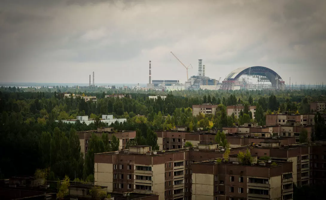 Pripyat En hierdie lys moet natuurlik een van die donkerste stede op die planeet bevat. Die Tsjernobil -ongeluk was 'n verskriklike ramp, waarvan die herinnering nog lewe - en altyd sal bly. Hulle sê dat sommige inwoners al na Pripyat teruggekeer het en probeer om 'n lewe hier te vestig.