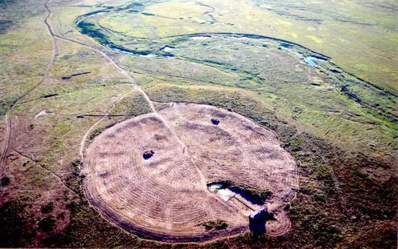 Arkaim Steppes मा चेल्याबिंस्क क्षेत्र को दक्षिण मा, त्यहाँ एक पुरानो बस्ती छ, लगभग 4 हजार वर्ष पहिले छोडिएको छ। Arkaim को शहर, जो जाहिरा तौर मा आफ्नै नागरिकहरु द्वारा जलाइएको थियो, एक औंठी संरचना थियो र ताराहरु द्वारा उन्मुख थियो। अरकाइम उपत्यकामा घुम्न जानेहरु मध्ये धेरैले रातमा आकाशमा रहस्यमय बत्ती, आगोको गोलो र उज्यालोको चमक देखे। अनुसार भनिएको छ, Arkaim आफैंमा एक शक्तिशाली उर्जा छ कि पर्यटकहरु को चेतना को प्रभावित गर्दछ जो यस ठाउँ को भ्रमण गर्ने निर्णय गरीयो।