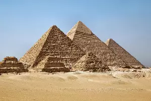 Faʻafefea ona fausiaina le Great Pyramids: faʻaalia le faalilolilo Aikupito