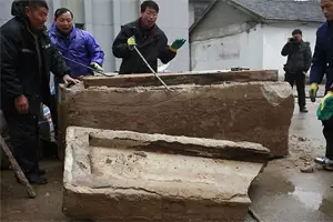 Tagata faigaluega i Saina maua se sarcophagus le tele o afe tausaga lalo lalo