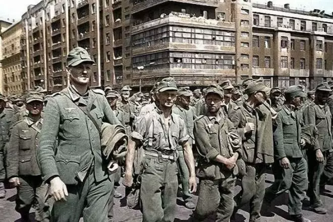 Onye agha Wehrmacht gbapụrụ na ndọrọ n'agha wee gafere ọkara nke USSR