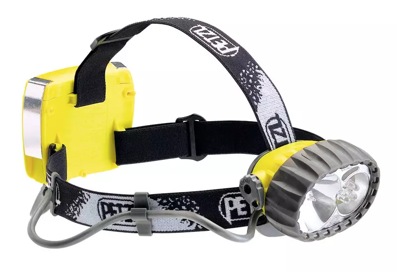 Petzl Duo Led 5 Headlamp duwe tali kepala elastis kanggo dipasang ing endhas. Piranti kasebut dilengkapi sumber cahya hibrida: nalika cahya ing jarak sing adoh, lampu halogen digunakake, kanggo nyegerake, piranti kasebut duwe 5 LED sing dirancang kanggo operasi sajrone 55 jam. Mode bisa diganti miturut kabijakan sampeyan, lan saka aktivasi sing ora disengaja, desain diwenehake kanthi tliti kanggo mblokir. Senter mung bobote 300 gram. Yen perlu, sampeyan bisa uga nyilem kanthi banyu: yen ora ngrancang nyelehake luwih saka 5 meter, lantern bakal nyorot dalane kanthi rutin.