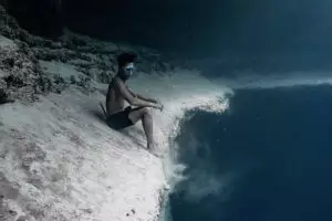 Lago subaquático: só pode ser visto submergindo na água