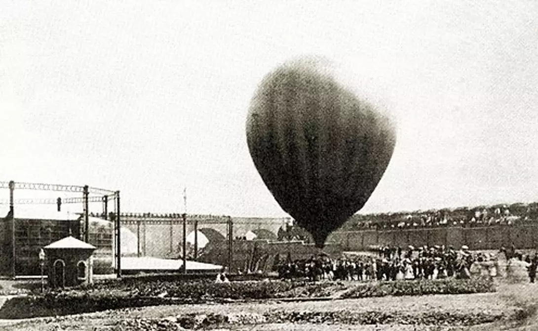 Matka taivaaseen maksoi paljon rahaa. Glacier yhdessä ilmailualan asiantuntijan Henry Coxwellin kanssa vakuutti British Association for the Advancement of Science rahoittamaan tutkimusretken tuntemattomaan. Heidän etsinnöistään tuli keisarillisen snobian kvintessenssi: tiedemiehet eivät epäilleet hetkeäkään, etteivätkö he pysty selvittämään ilmakehän voimien vaikutusta koko maapallon säähän.