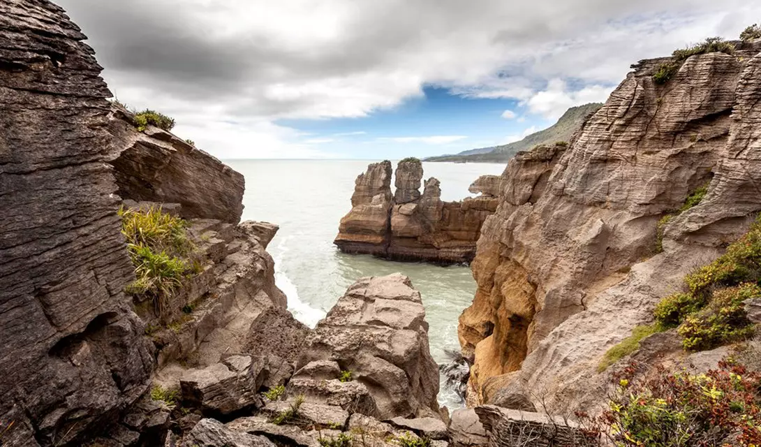 South Island Nya Zeeland All denna naturliga skönhet visades av Peter Jackson i Sagan om ringen -trilogin, så mycket att även lokalbefolkningen undrar - vart tog Gandalf, dvärgarna och orkerna vägen?