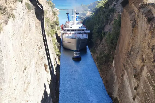 Korinde Canal: nzira inopfuura nematombo, apo ngarava inogona kunamatira mumasekondi