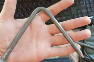 Bending baja nganggo tangan kosong