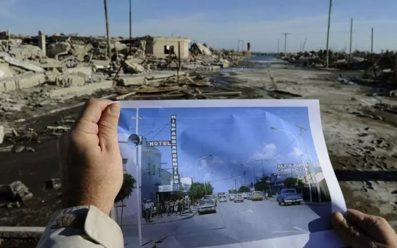 Villa Epecuen, Argentinië Vir meer as 20 jaar is 'n toeriste dorp (en vroeër 'n hele stad) begrawe onder die waters van die Epecuen -meer. Op 10 November 1985 tref 'n ramp die Argentynse Atlantis: 'n dam bars op die meer en water begin die huise van die inwoners van Lago Epecuen vul. Teen 1993 was die onderwater spookdorp al op 'n diepte van 10 meter. In die afgelope jaar het die watervlak begin daal, wat stedelike ruïnes onthul het.