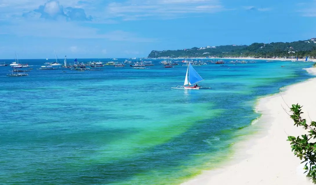 White Beach ndi Yapak Beach ndi omwe amapitako ku Philippines konse. Koma, ngati mukuwoneka bwino, gombe la Boracay lingasangalatse ndi malo ena obisika.