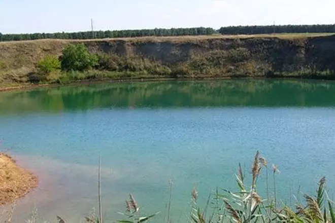 Um estranho lago apareceu na Ucrânia, engolindo tudo ao redor