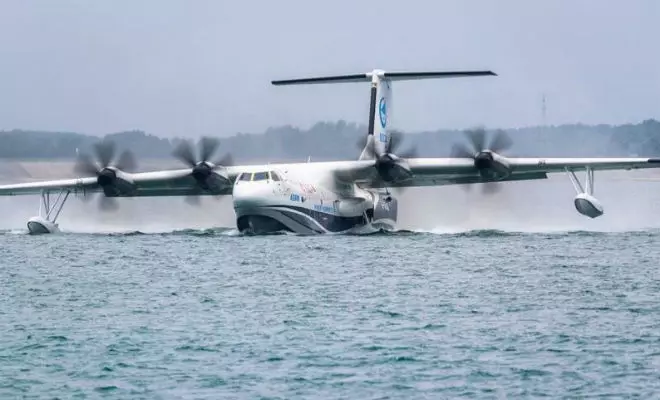 Takeoff of the largest seaplane from the water