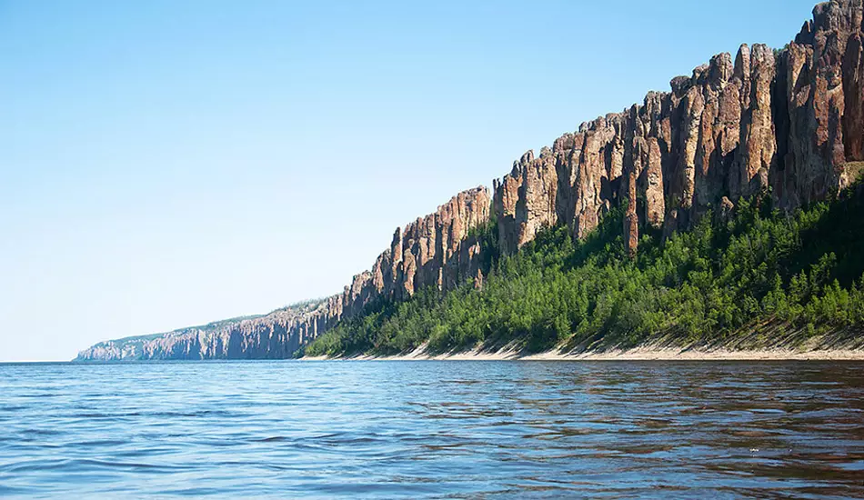 Lena Pillars zijn een product van extreme temperaturen. Het lokale Yakut-klimaat met zeer koude winters en zeer hete zomers heeft bijgedragen aan het ontstaan ​​van deze prachtige kalksteenafzettingen.