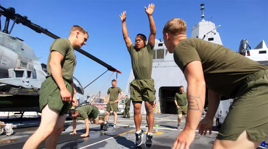 Ketangkasan Mengawal badan anda tidak begitu mudah. Ingin mendapatkan lebih lincah? Bergantung pada burpee. Latihan ini adalah urutan pergerakan yang mesti dilakukan secara bergantian, dan bahkan dalam bidang yang berbeza. Sehubungan itu, otak secara beransur-ansur akan belajar menyegerakkan kerja semua bahagian badan. Selepas beberapa ketika, anda akan terkejut melihat rasa keseimbangan tertentu, anda akan menjadi lebih tangkas.