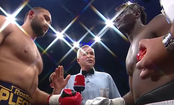 Ang kampeon mula sa Africa ay nagpunta sa Russian Tyson at tumagal ng 20 segundo