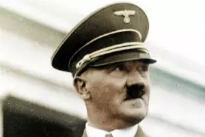 Hitler trốn khỏi Đức bằng tàu ngầm: Dữ liệu mới từ FBI